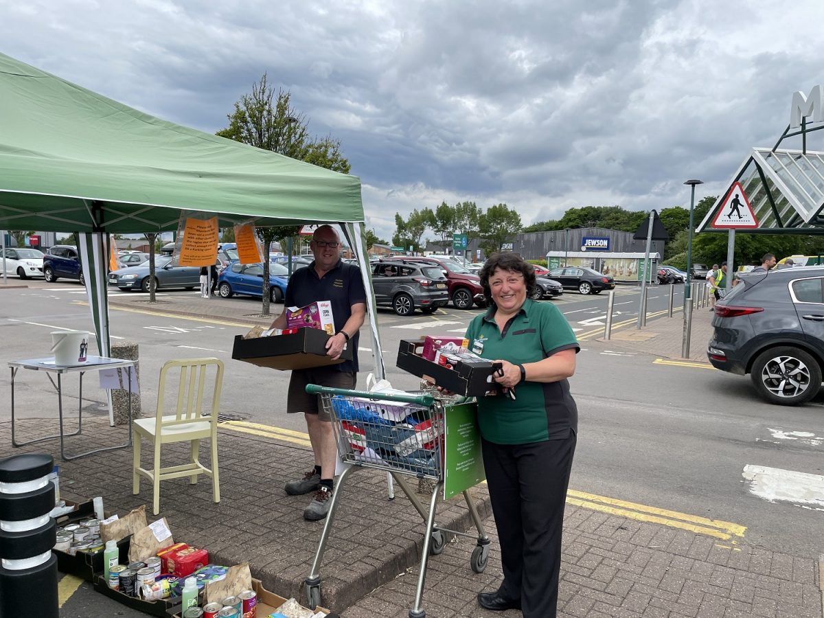 Morrisons shoppers back Evesham food banks - The Evesham Observer