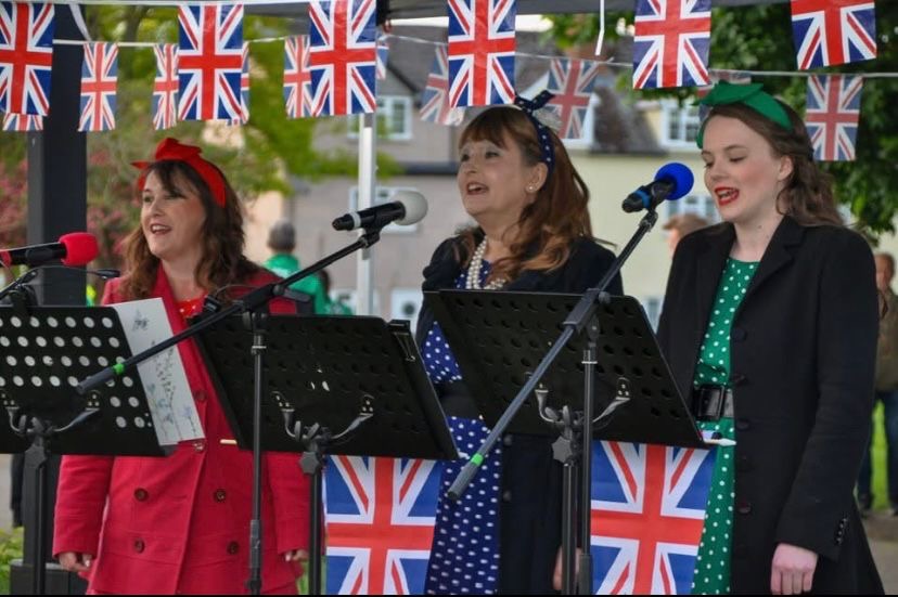 VE Day 80: Pershore remembers with wreath laying and cake - The Evesham ...